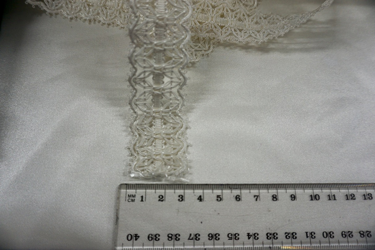Corded Snowflake Lace Trim, Ivory – Fabric Muse